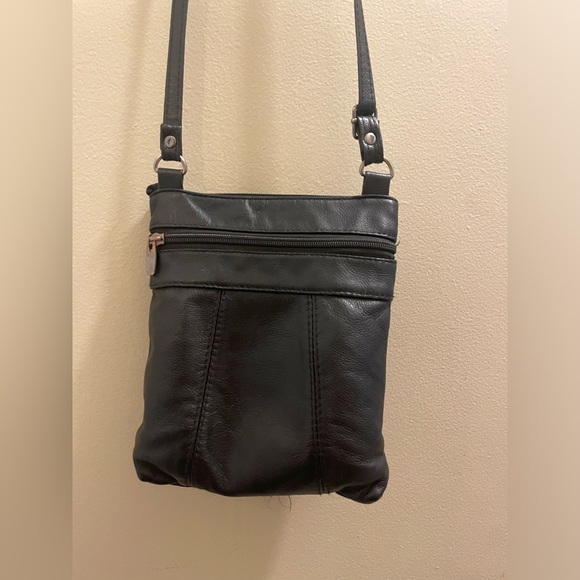 Maze Collection | Bags | Maze Black Leather Small Zipper Cross Body Bag ...